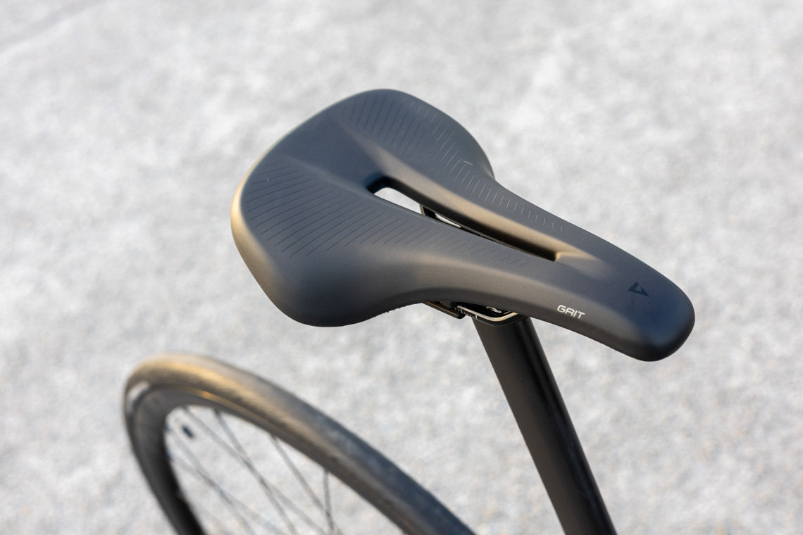 レース志向の高性能アルミロードバイク「TCR SLR」登場 | Giant Bicycles Japan 日本