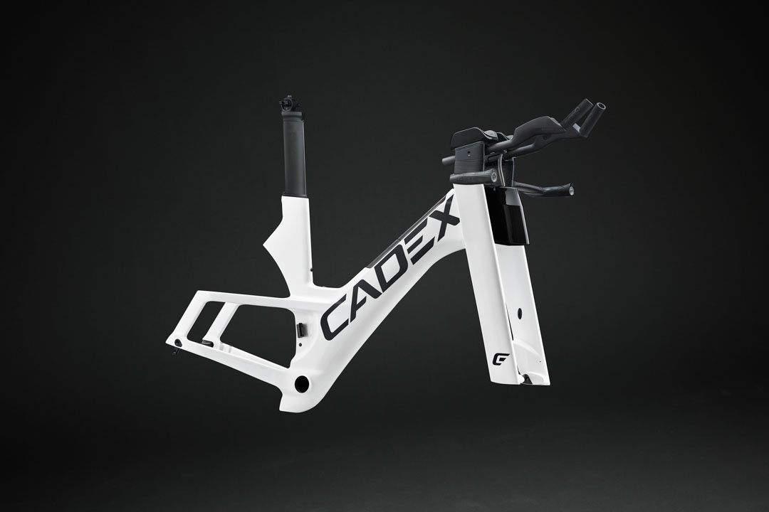 究極の空力性能と自在なポジション調整が可能な高性能異形フレーム CADEX TRI 新色発表！ 今なら予約受付中！ | Y's Road 新橋トライアスロン館